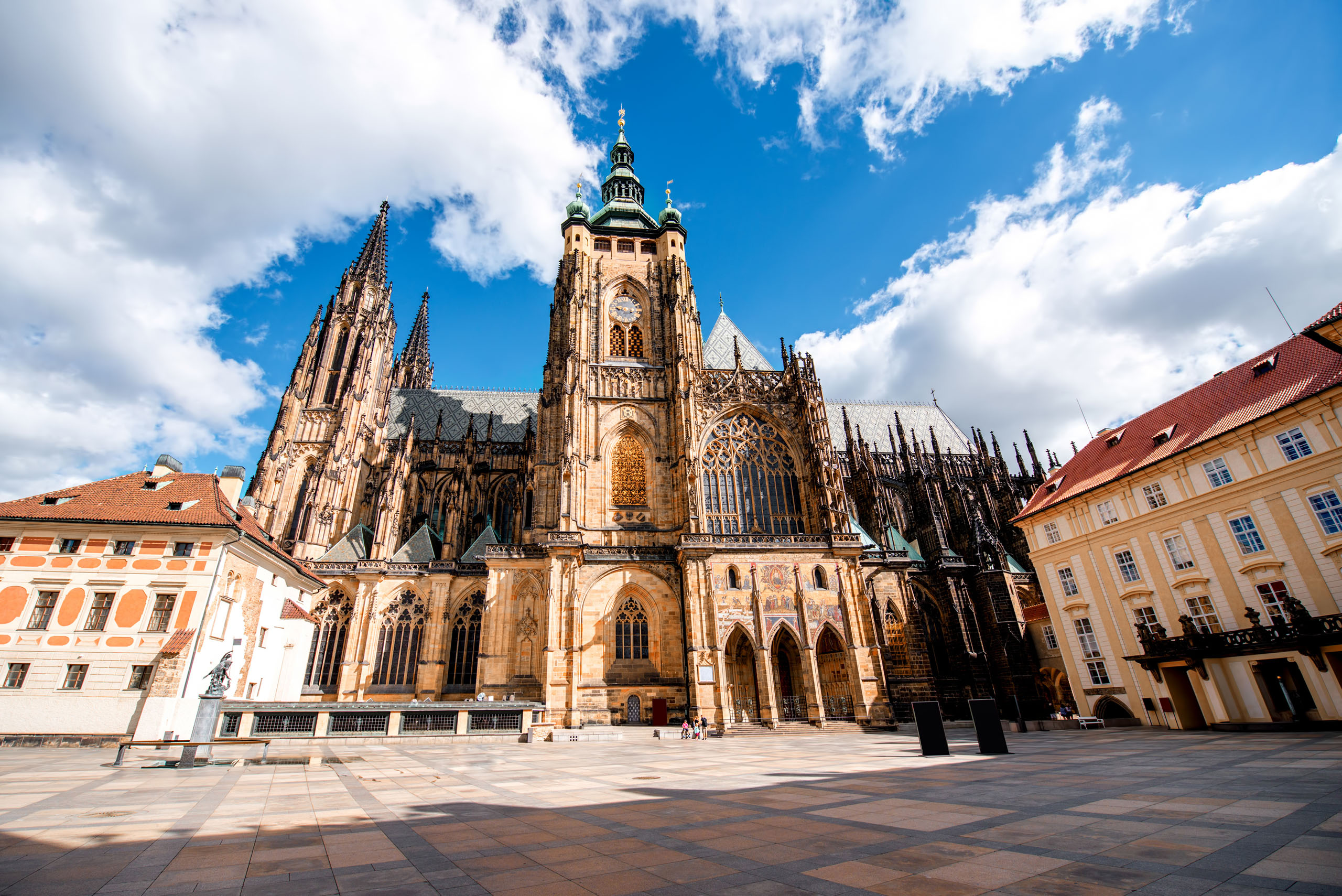 Castle Tours & Experiences Worldwide | Tour Castles